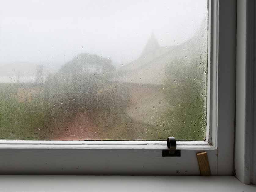 What Causes Windows to Fog Up?